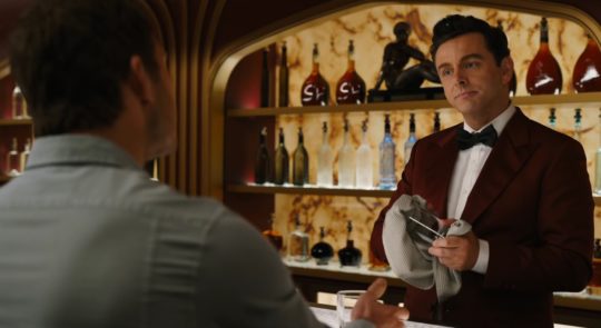 Michael Sheen als Android Arthur in "Passengers".